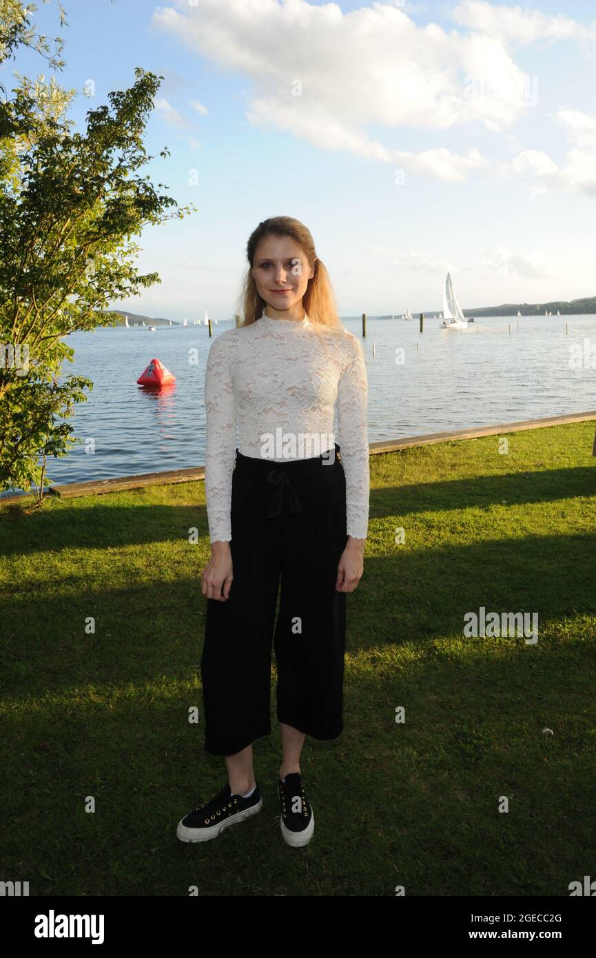 Starnberg, Germany. 18th Aug, 2021. The actress Stephanie Lexer comes ...