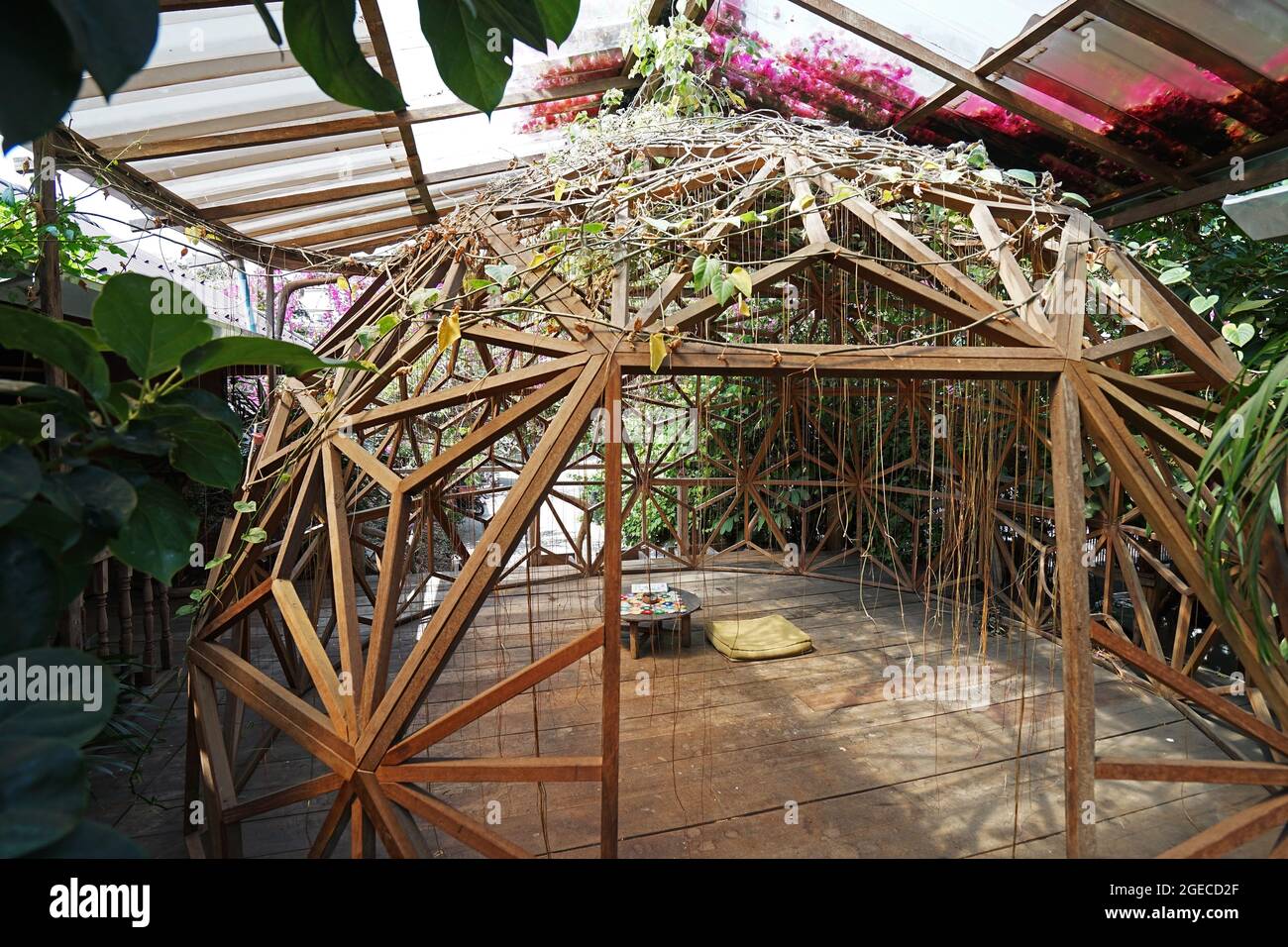 Traditional inuit tent hi-res stock photography and images - Alamy