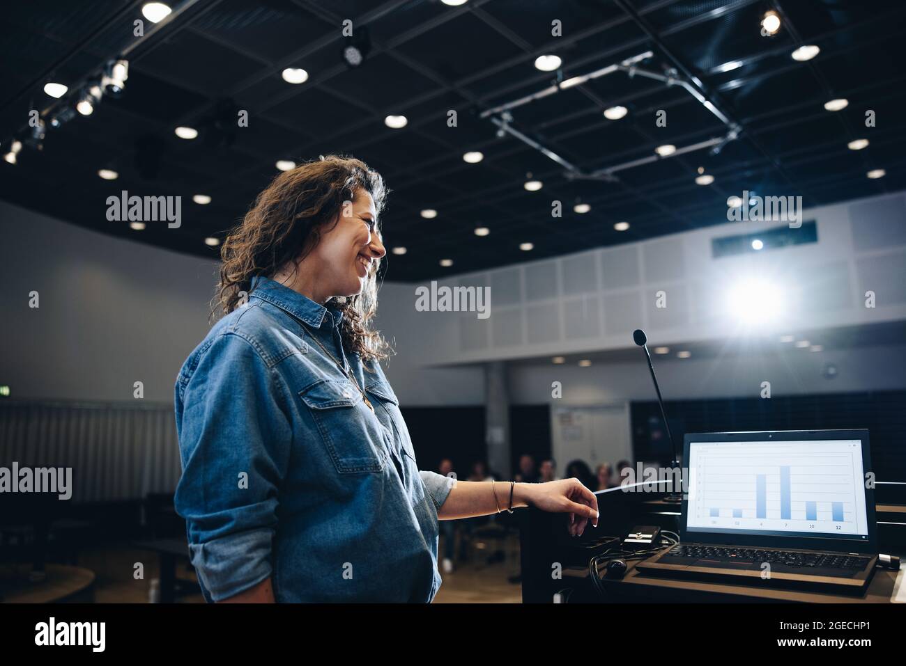 Female giving speech podium hi-res stock photography and images - Alamy