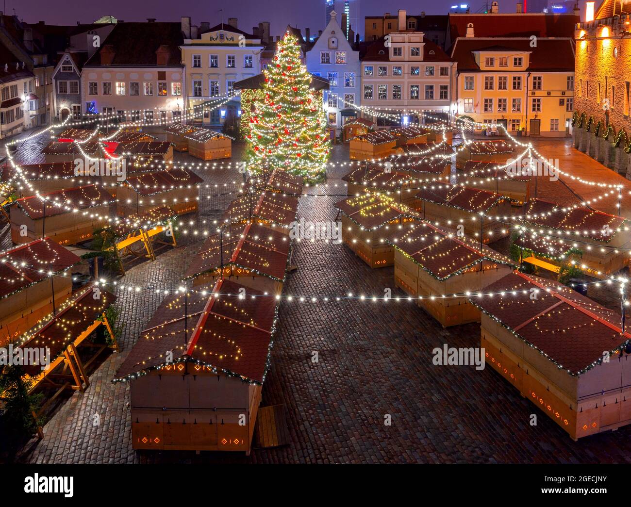 Christmas market tallinn hi-res stock photography and images - Alamy