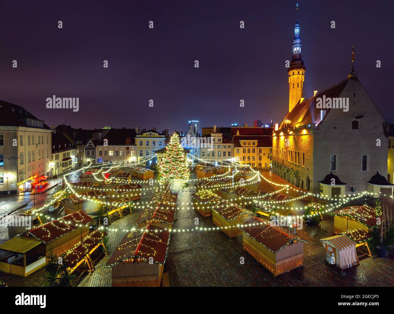 Tallinn estonia market christmas hi-res stock photography and images ...