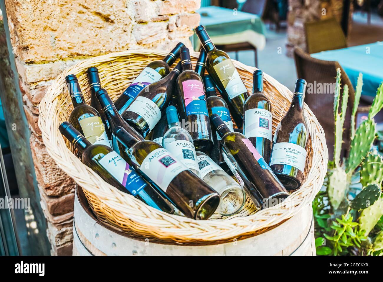 Outdoor wine rack hi-res stock photography and images - Alamy