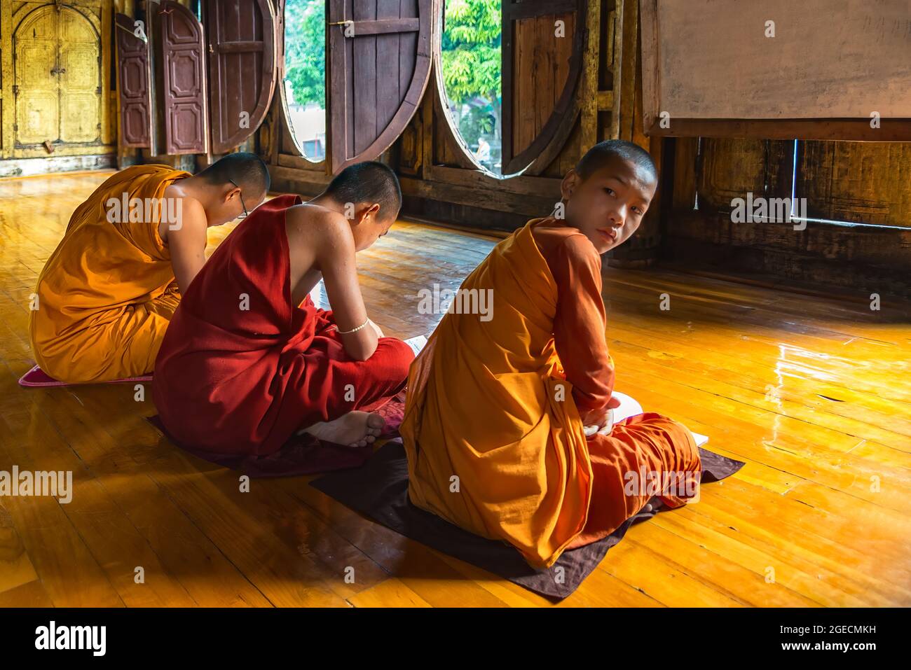 Novice monks sitting in classroom hi-res stock photography and images ...
