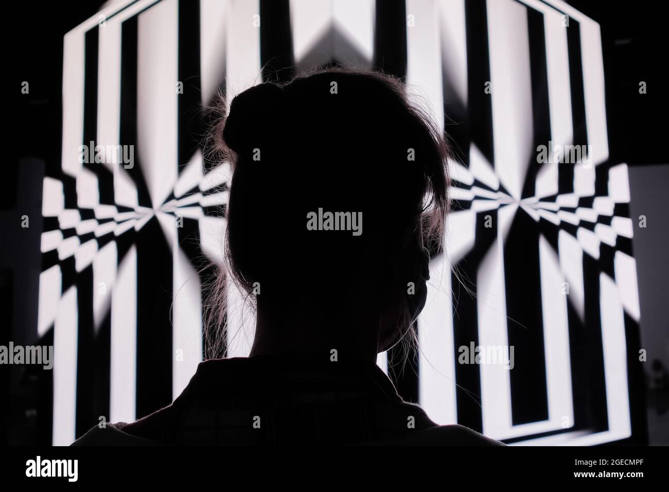 Hypnotize woman hi-res stock photography and images - Alamy