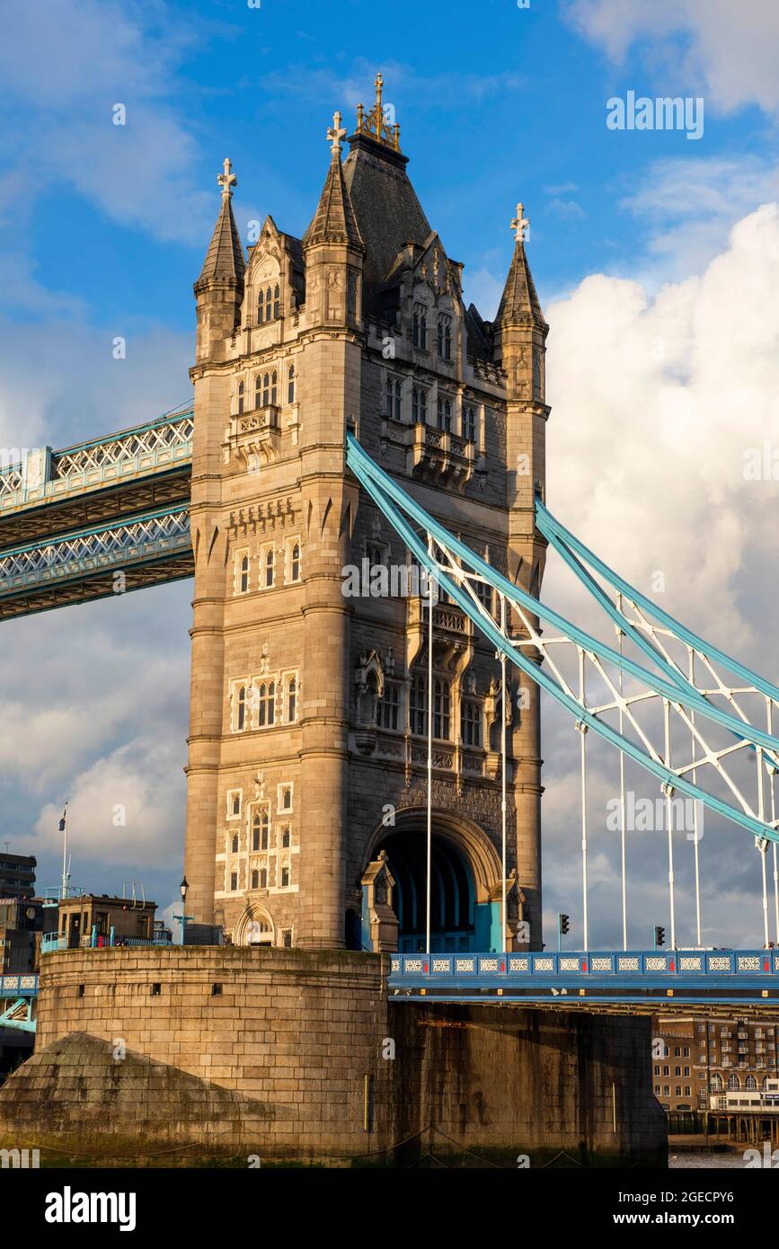 Light on tower hi-res stock photography and images - Alamy
