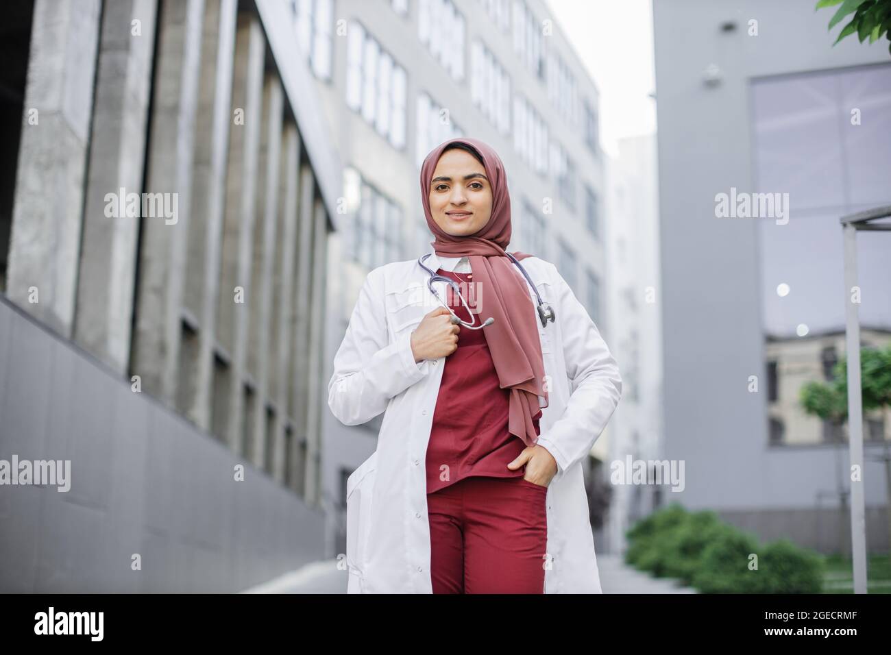 Muslim nurse hi-res stock photography and images - Alamy