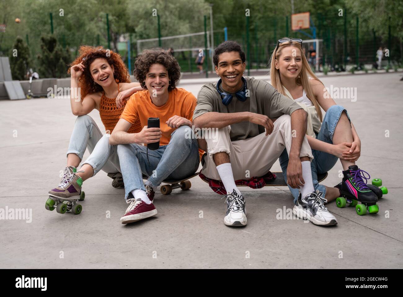 Listen music park speaker hi-res stock photography and images - Alamy