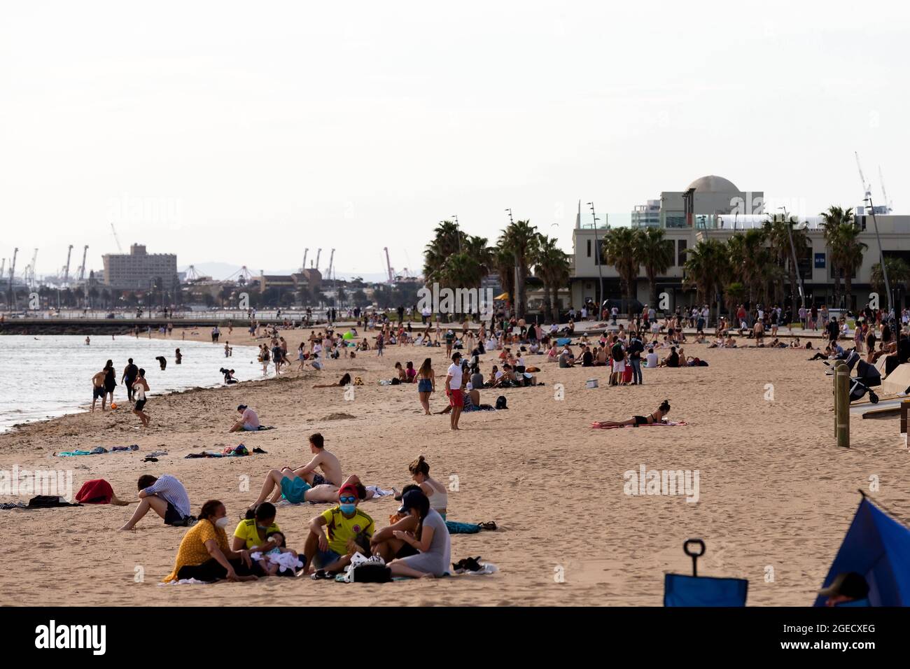 Melbourne, Australia, 3 October, 2020. Locals flock to the beach during ...
