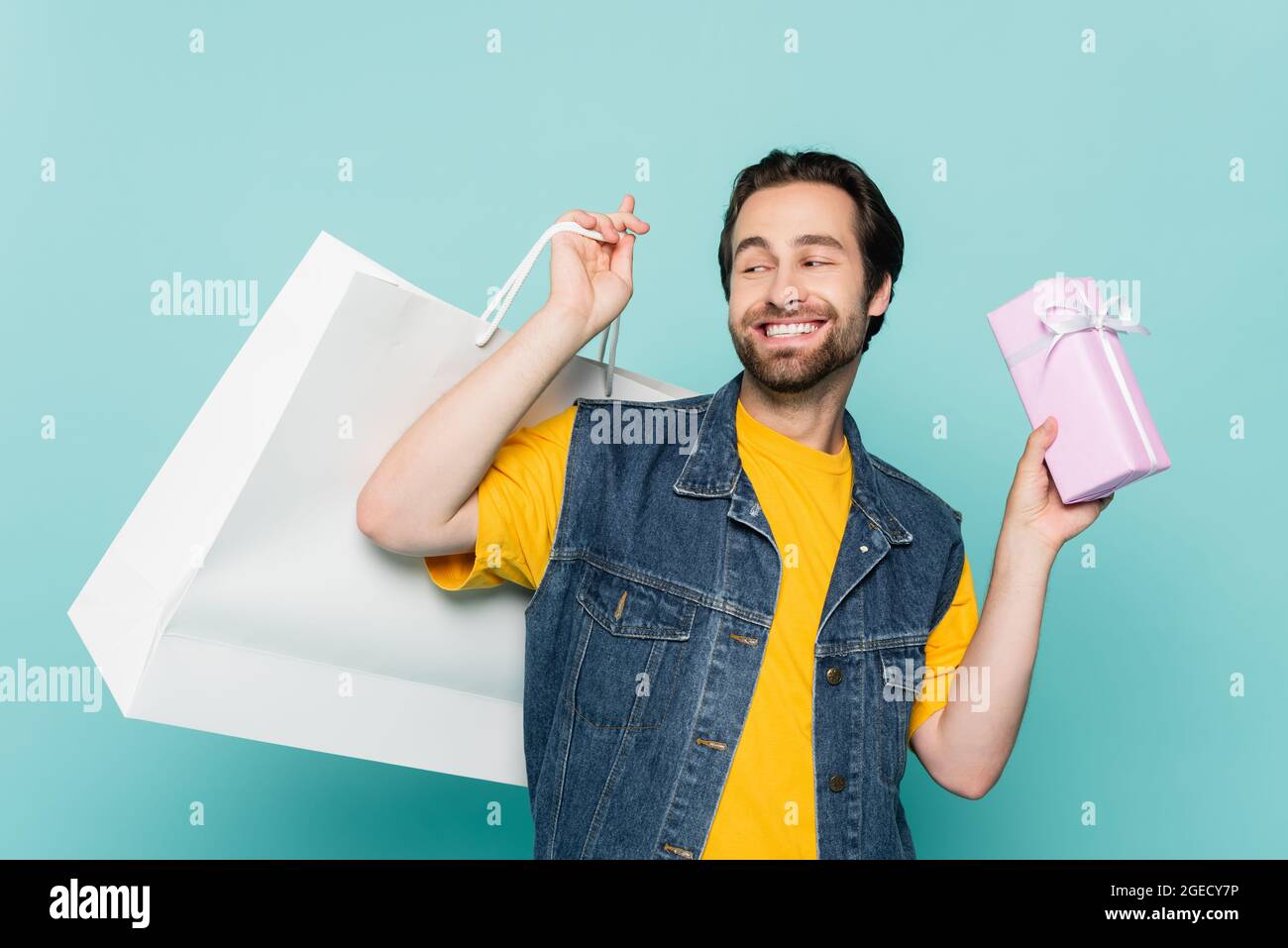 Customer shopping bag hi-res stock photography and images - Alamy
