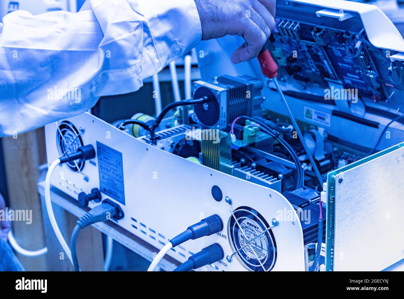 Electronics assembly hi-res stock photography and images - Alamy
