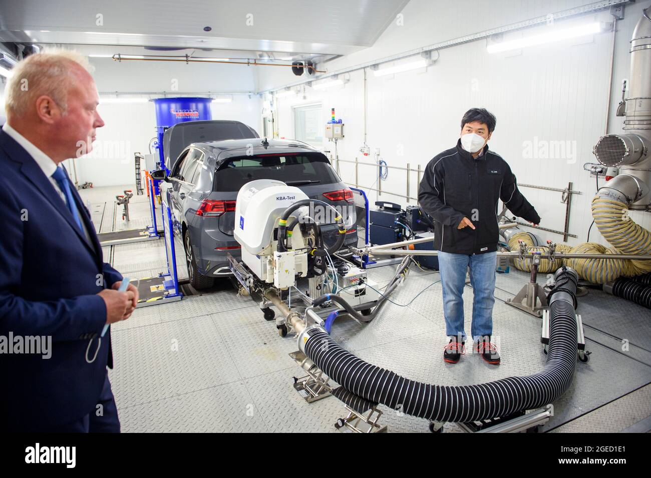 Harrislee, Germany. 19th Aug, 2021. An employee of the Federal Motor ...