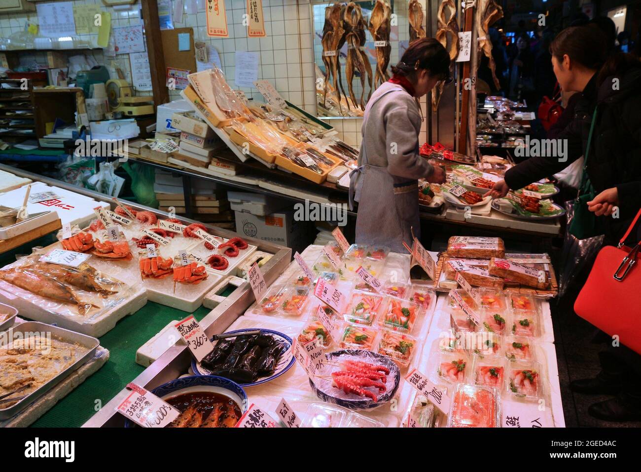 KYOTO, JAPAN - NOVEMBER 27, 2016: Sea food vendor at Nishiki Market in ...