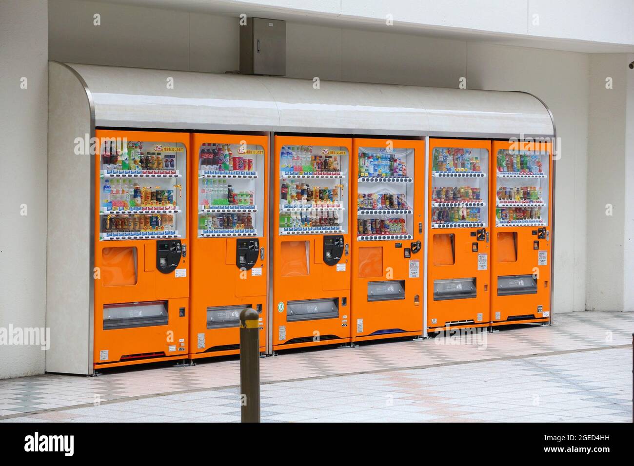 OSAKA, JAPAN - NOVEMBER 23, 2016: Vending machines in Osaka, Japan ...