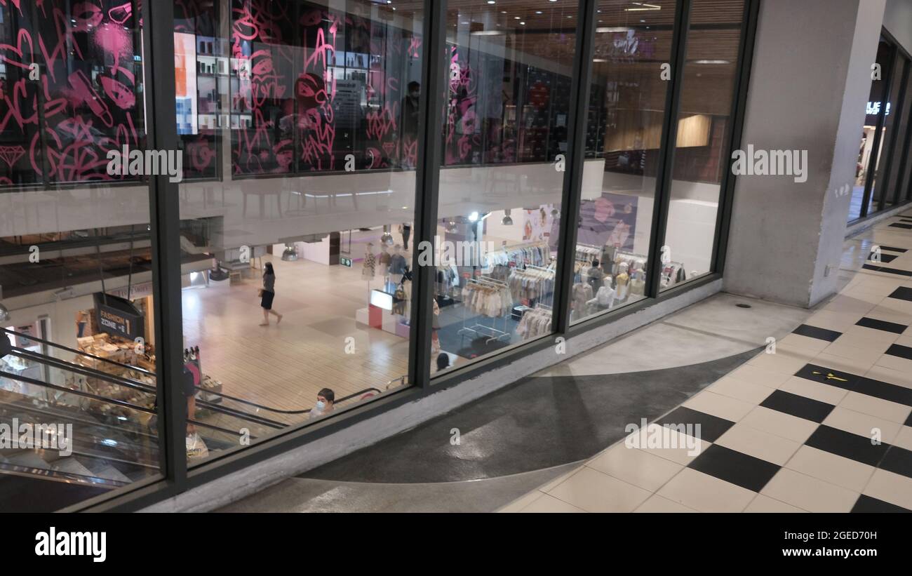 Central World Bangkok Building High Resolution Stock Photography and ...