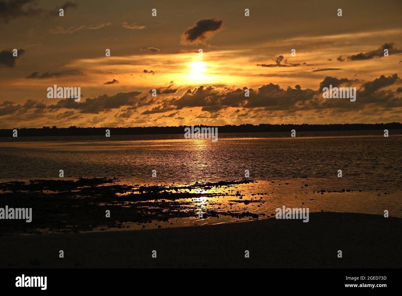 Sunset sky lake island dramatic hi-res stock photography and images - Alamy