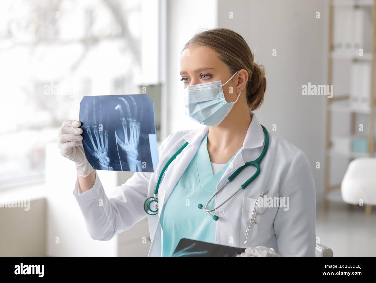 Ray bones young female hi-res stock photography and images - Alamy