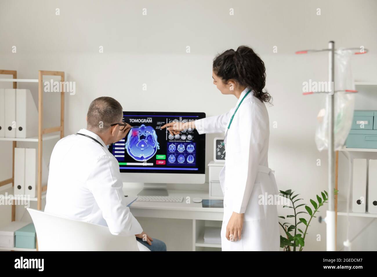Doctors studying x-ray scan on computer screen in clinic Stock Photo ...