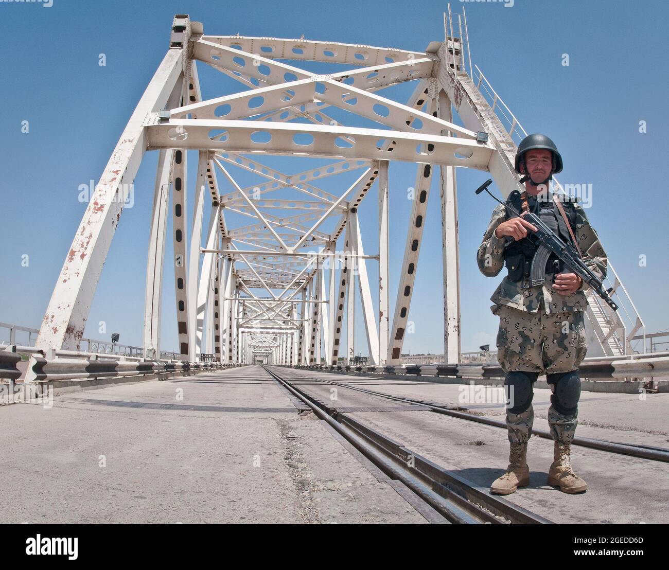 Soviet troops crossing 1989 hi-res stock photography and images - Alamy