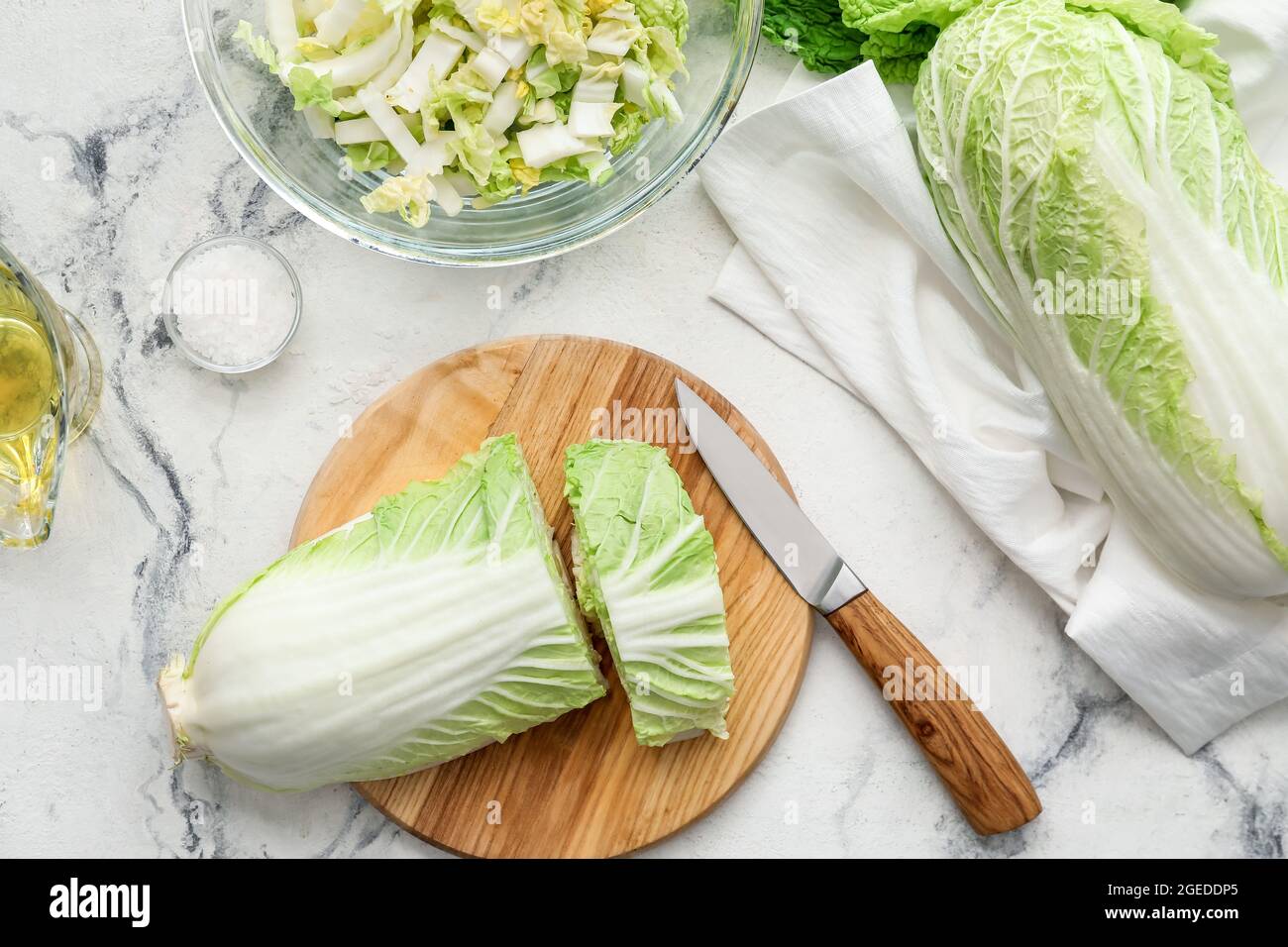 Cut chinese cabbage knife hi-res stock photography and images - Alamy