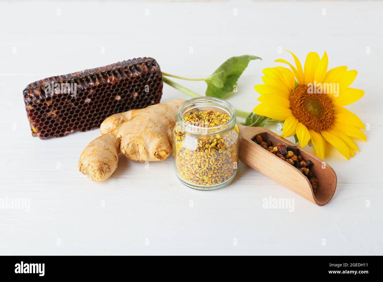 Beehive ginger honeycomb hi-res stock photography and images - Alamy