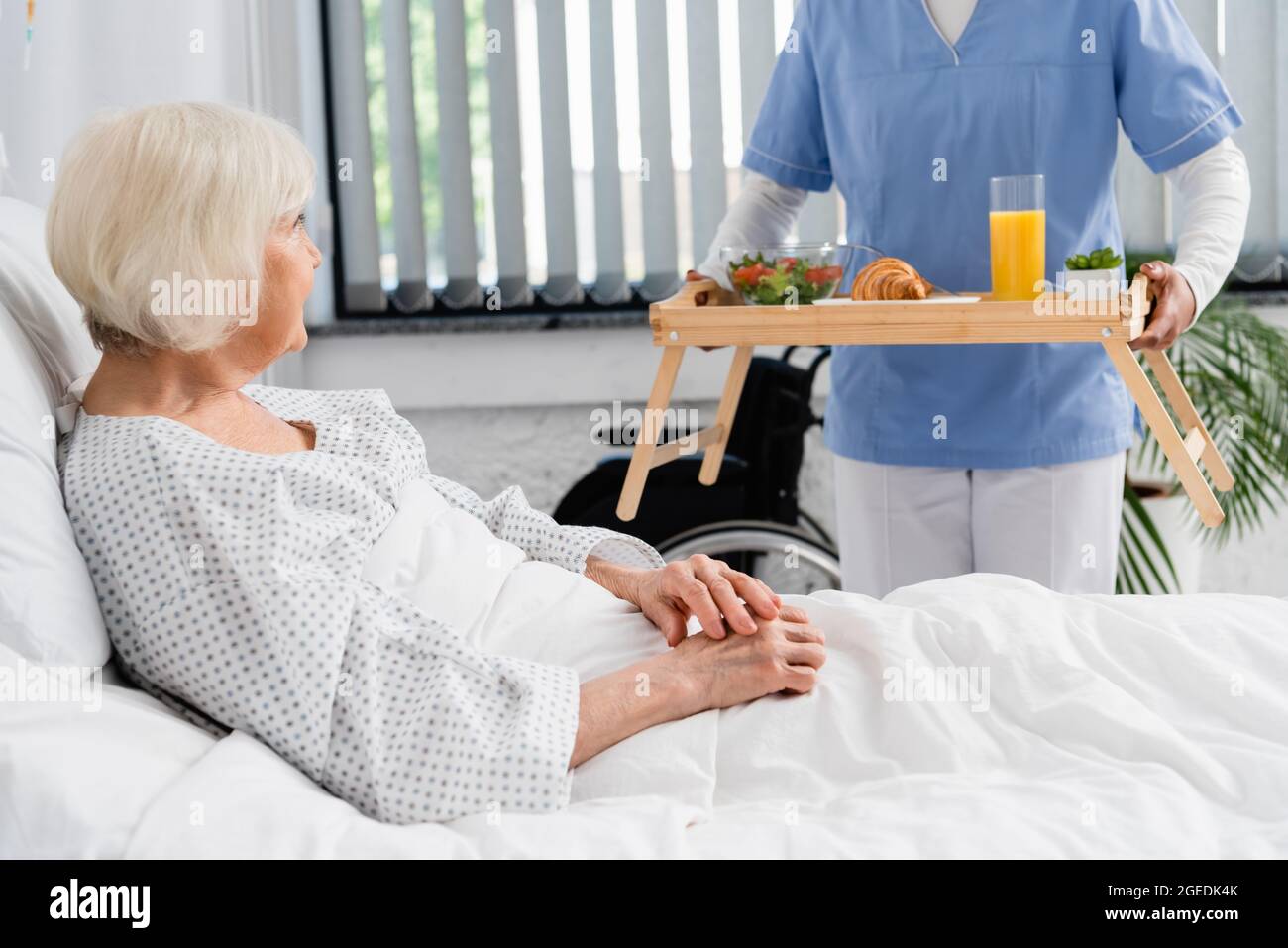Nurse food tray in hospital hi-res stock photography and images - Alamy