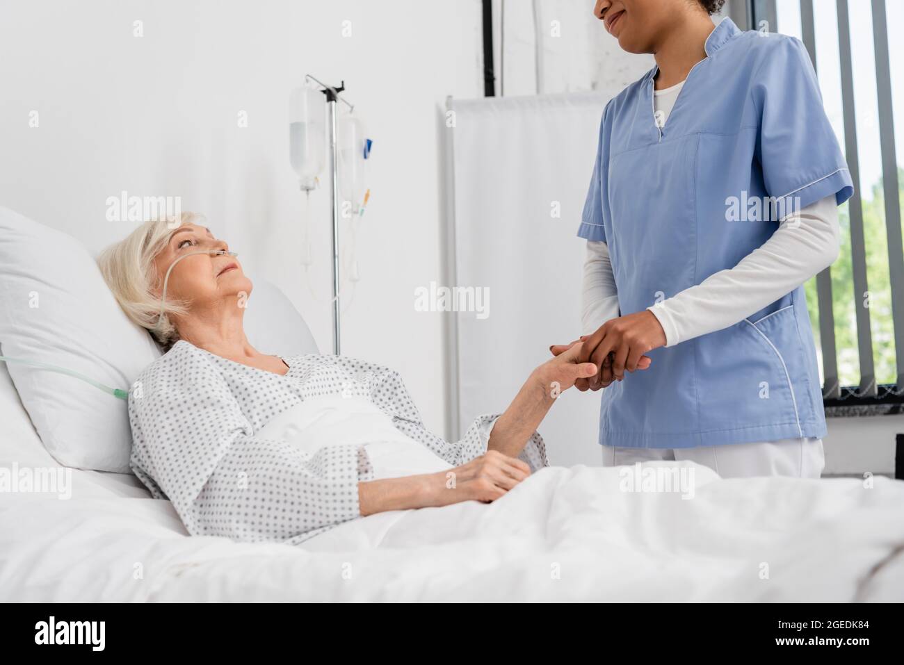 Oxygen senior cannula hi-res stock photography and images - Alamy
