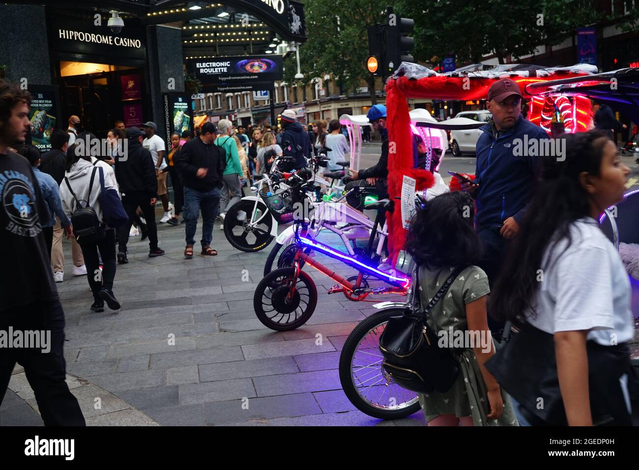 Night view charing cross hi-res stock photography and images - Alamy
