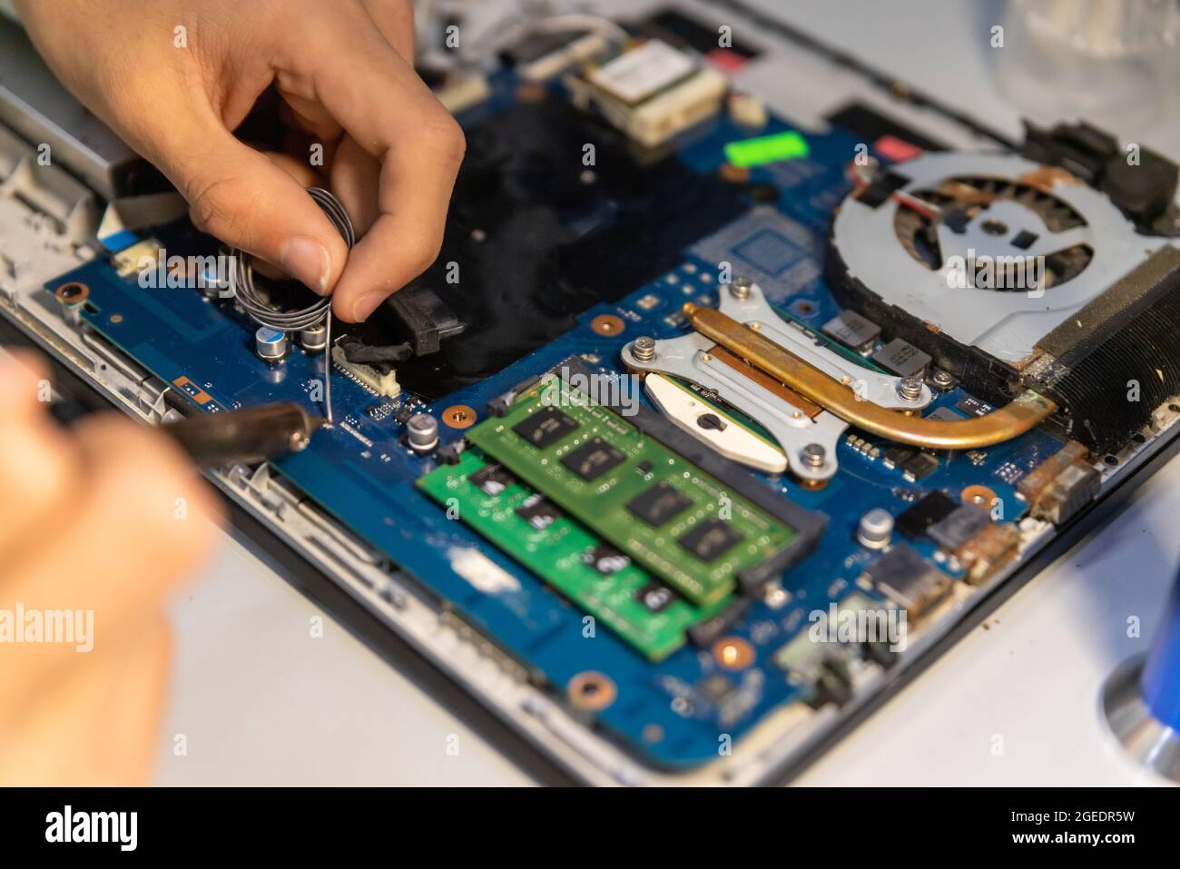Computer repairing room office hi-res stock photography and images - Alamy