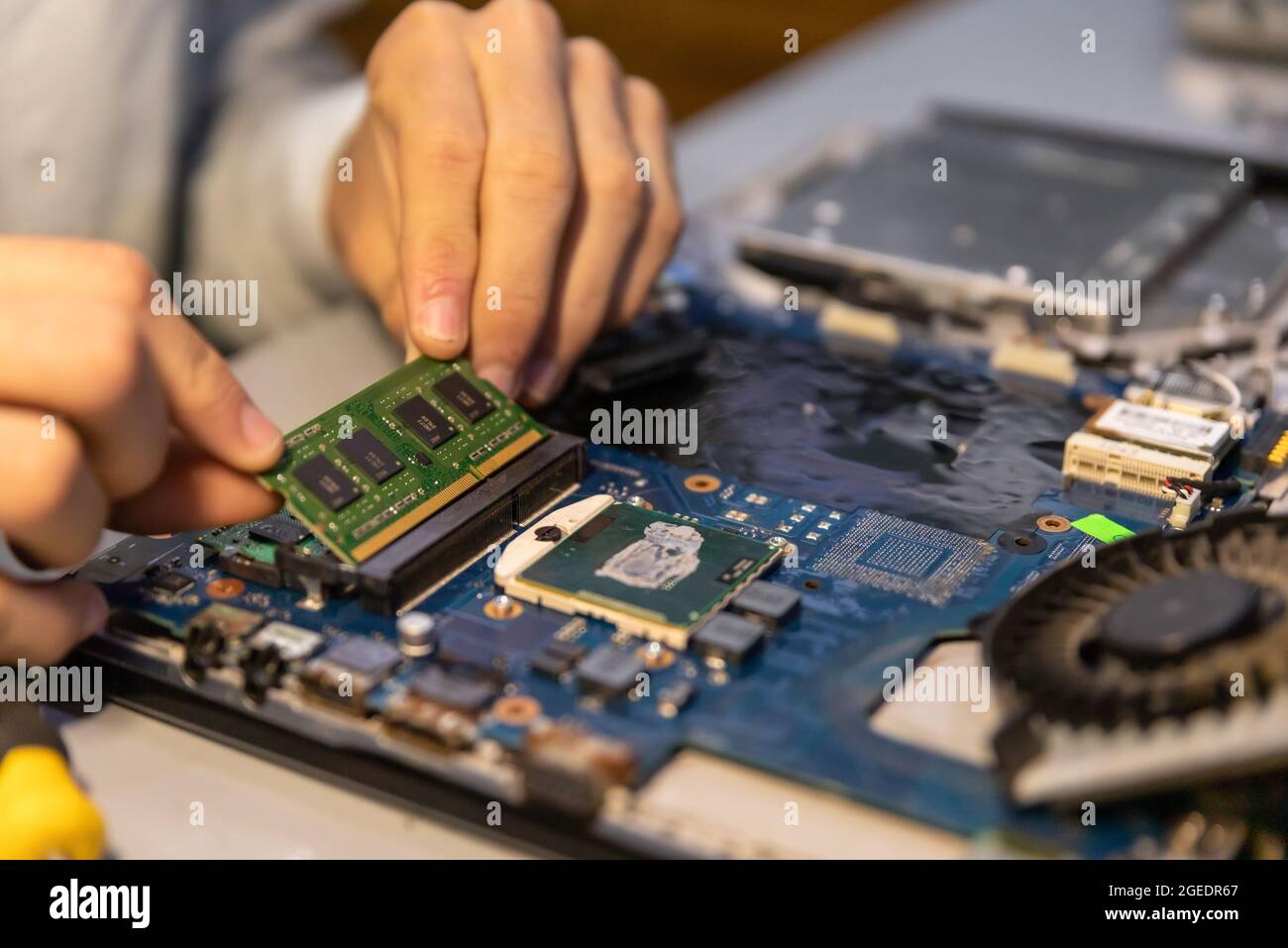 Computer hardware repair hi-res stock photography and images - Alamy