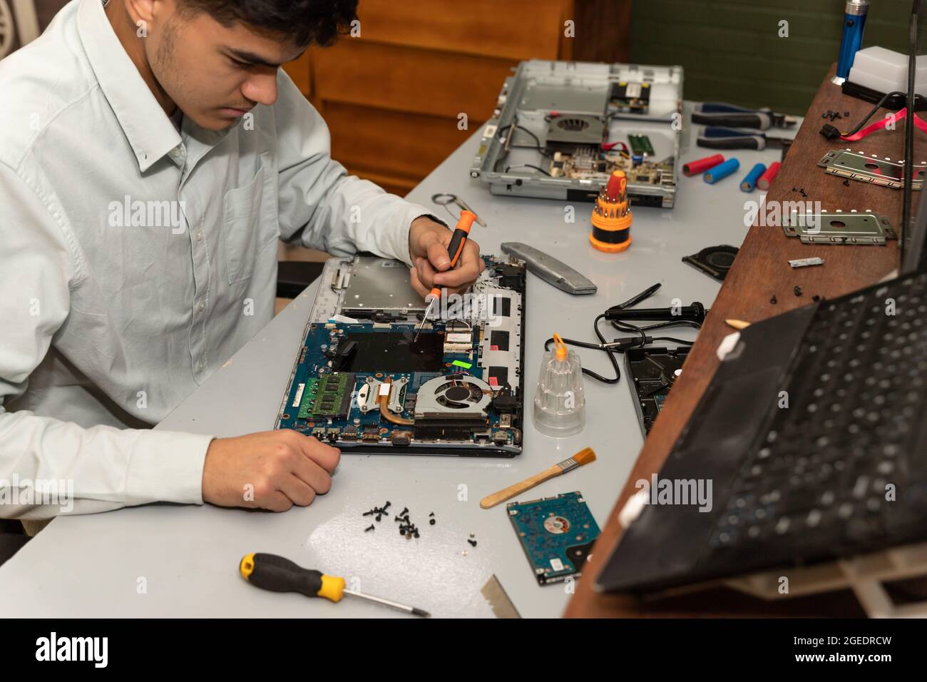 Computer repair technician repairing a laptop Stock Photo - Alamy