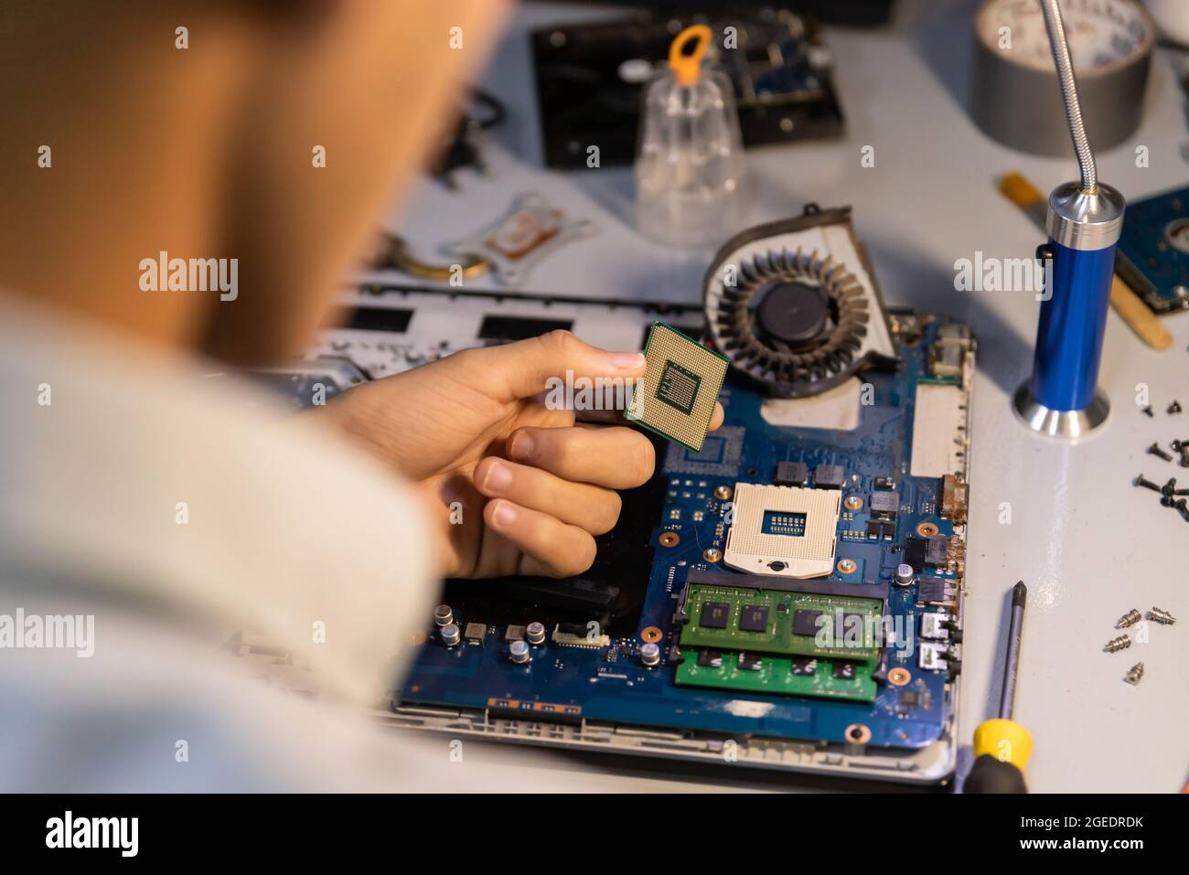 Computer repairing room office hi-res stock photography and images - Alamy
