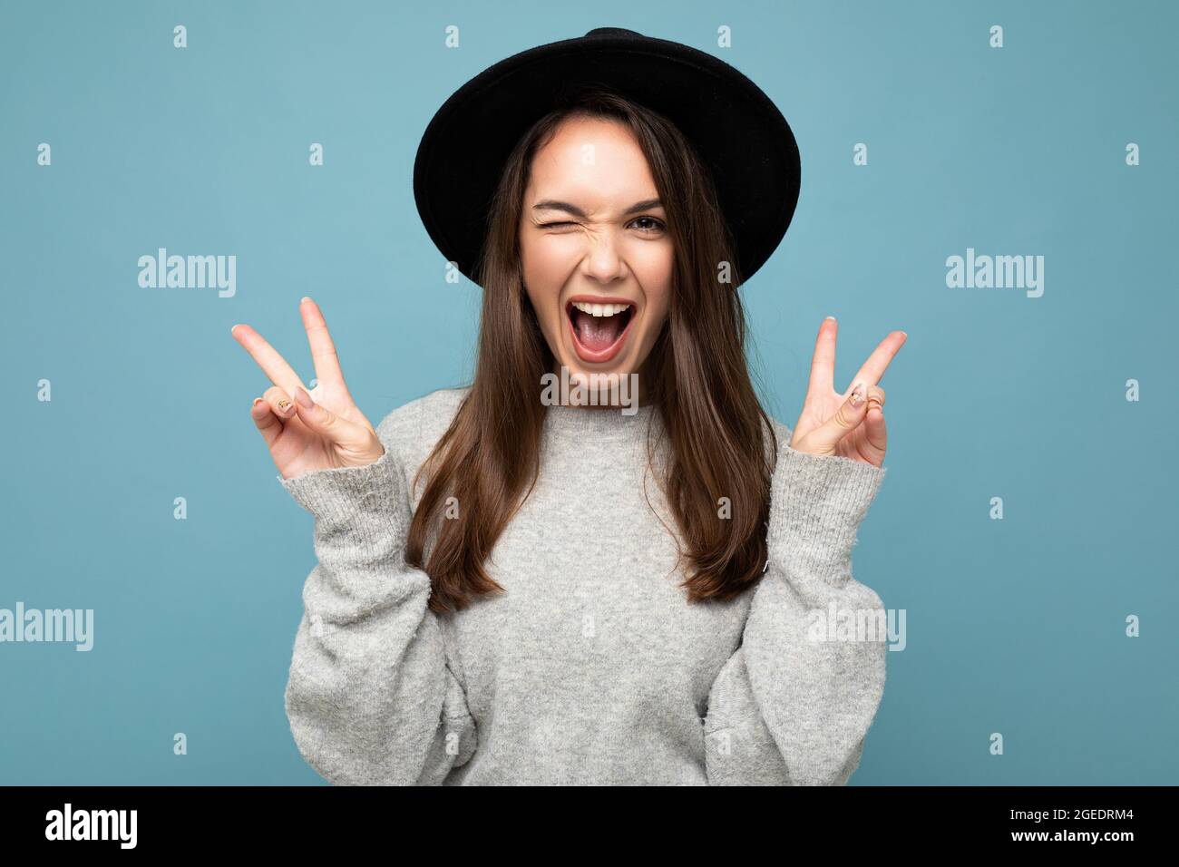 Photo of young positive happy adorable attractive pretty brunette woman ...