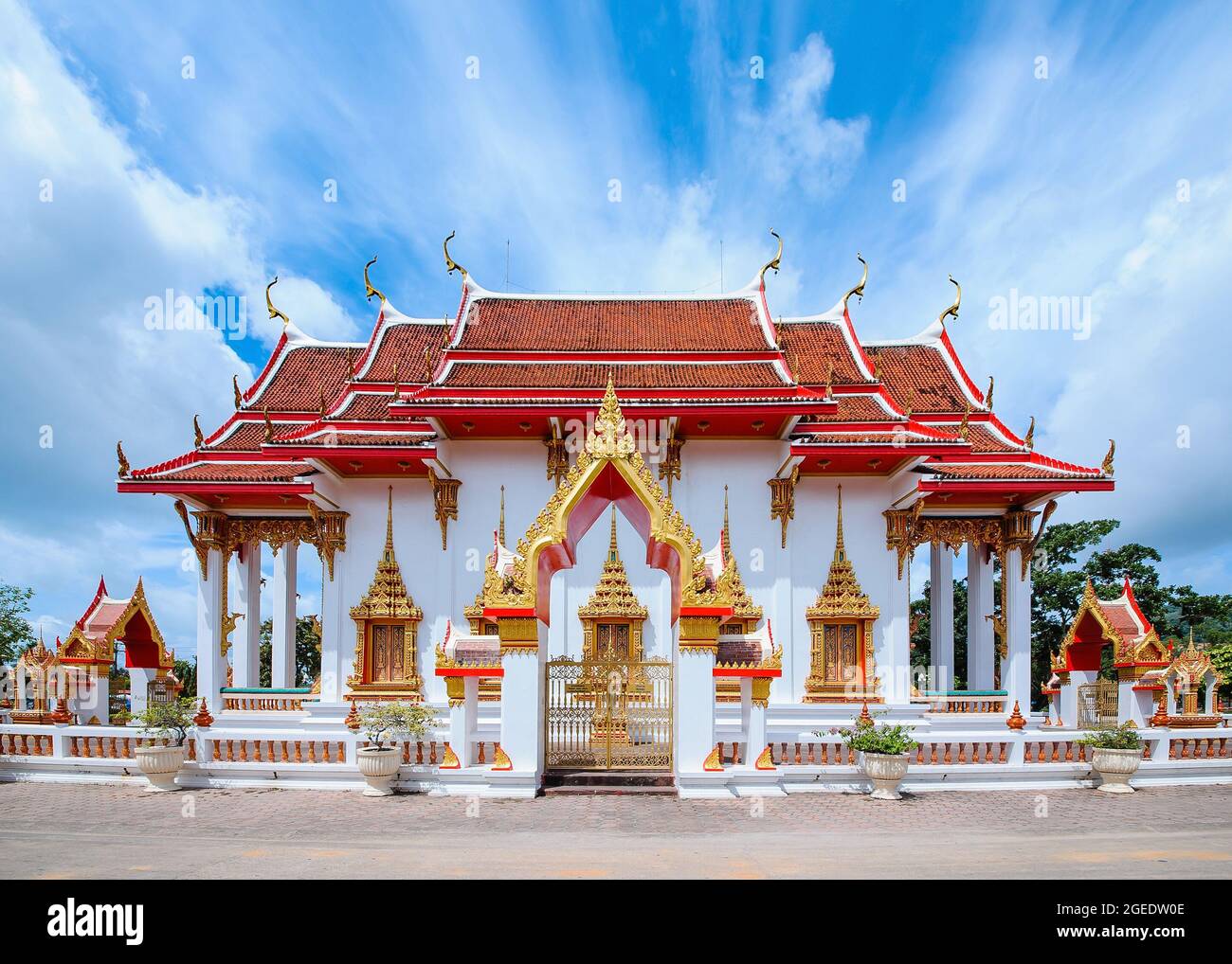 White asian style building red hi-res stock photography and images - Alamy