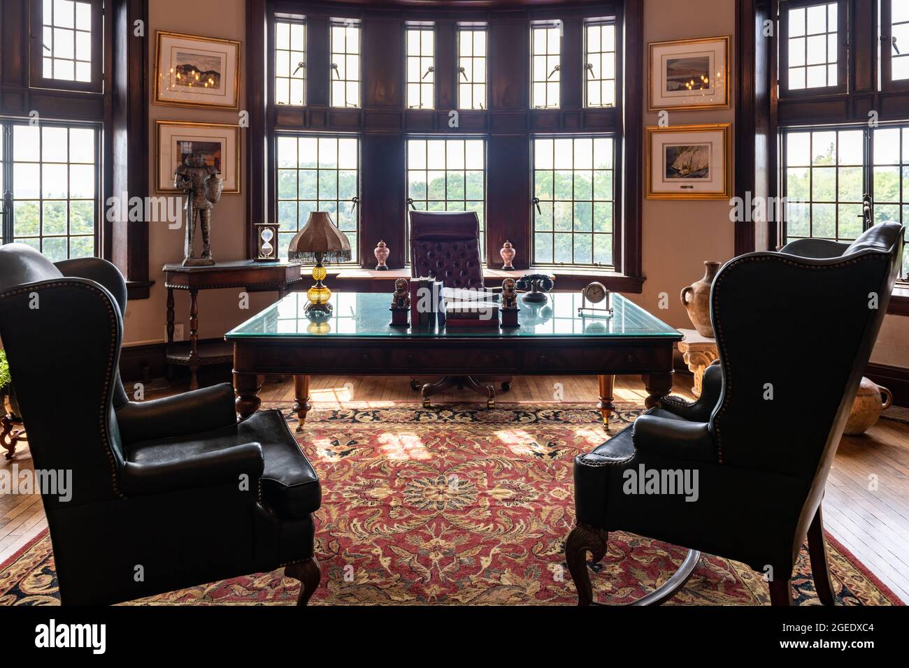 Vintage office furniture hi-res stock photography and images - Alamy