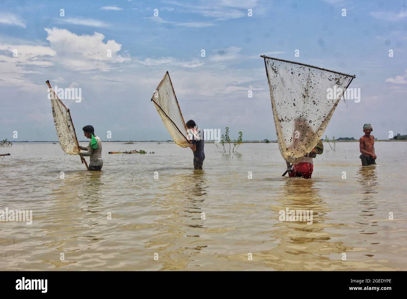 Non Exclusive: DHAKA CITY, BANGLADESH - AUGUST 19: The fishermen of the ...