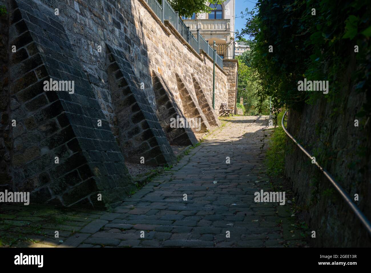 Narrow paved footpath between brick walls Stock Photo - Alamy