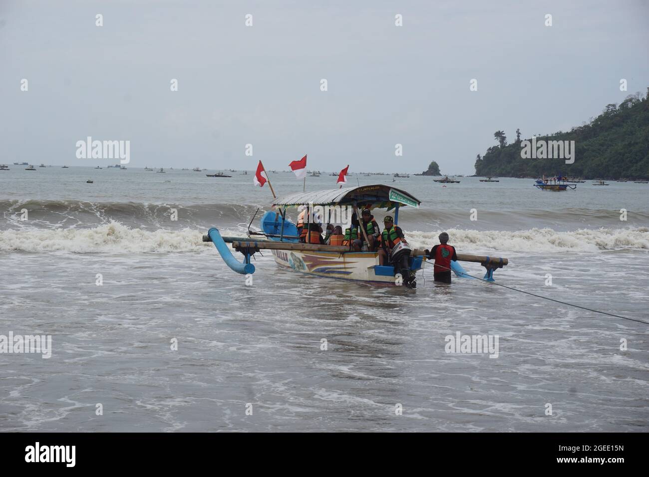 Children are playing on the traditional boat in Gemah Beach, Tulung ...