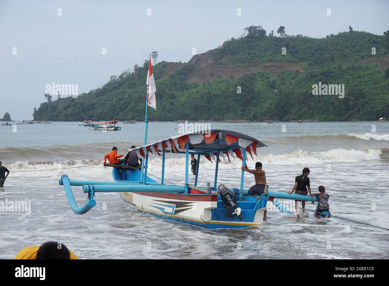 Children are playing on the traditional boat in Gemah Beach, Tulung ...