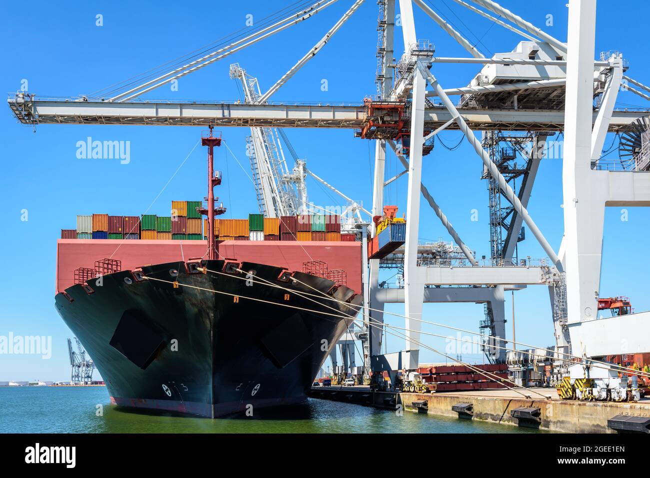 Container gantry crane hi-res stock photography and images - Alamy