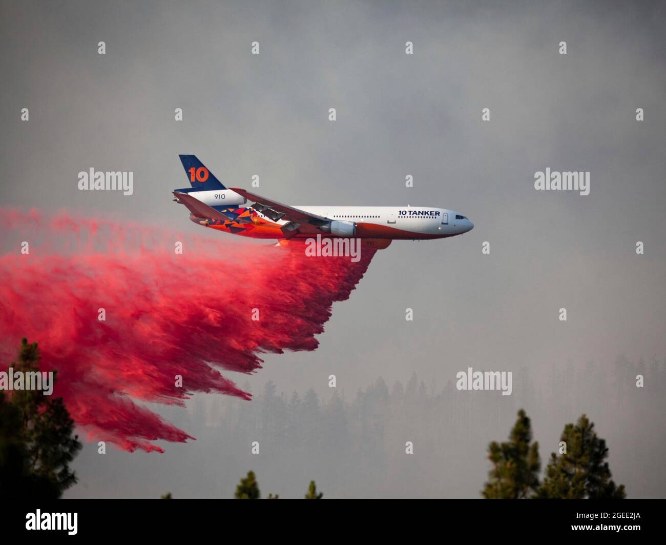 A firefighting DC-10 aircraft drops fire retardant on the Bootleg fire ...