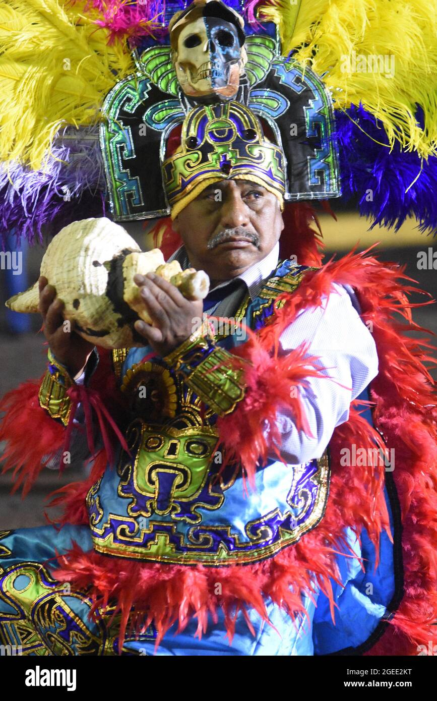 Aztec dancer hi-res stock photography and images - Alamy