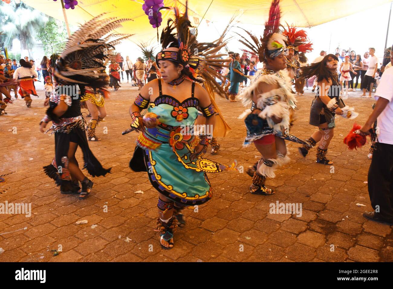 Aztec dancers performing a ceremonial dance Stock Photo - Alamy