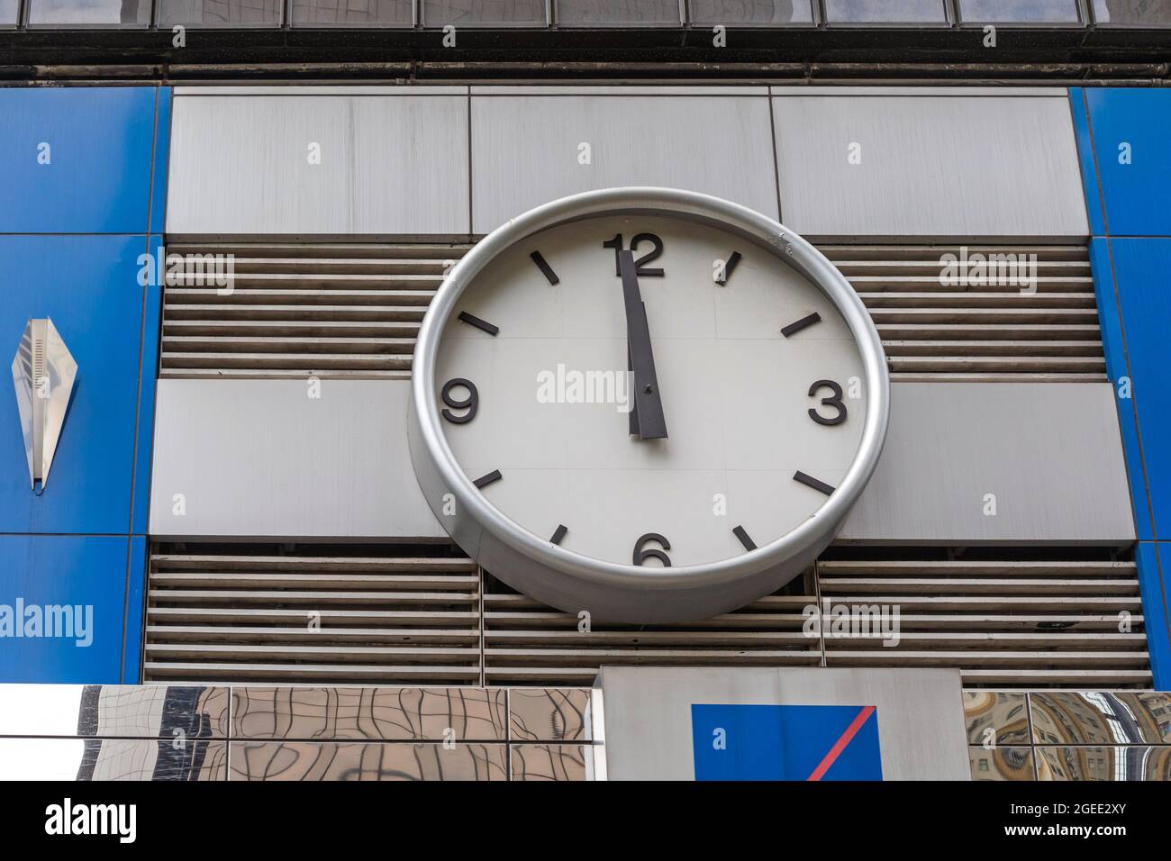 Big Round Analog Clock at Building in Hong Kong Stock Photo - Alamy