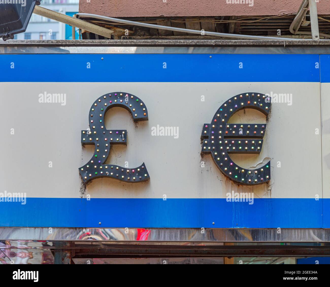 Money signs hi-res stock photography and images - Alamy