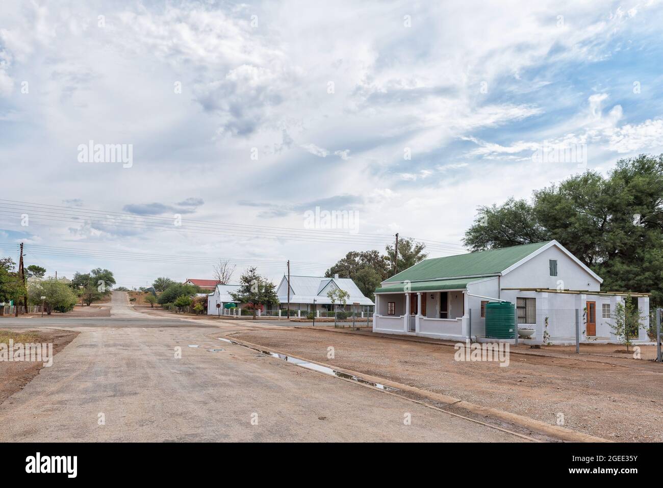 STEYTLERVILLE, SOUTH AFRICA - APRIL 21, 2021: A street scene, with old ...