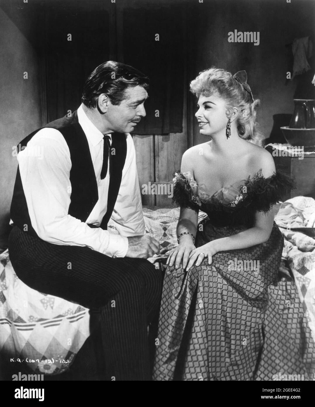 CLARK GABLE and BARBARA NICHOLS in THE KING AND FOUR QUEENS 1956 ...