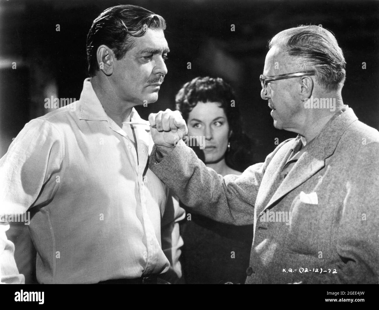 CLARK GABLE JEAN WILLES and Director RAOUL WALSH on set candid during ...
