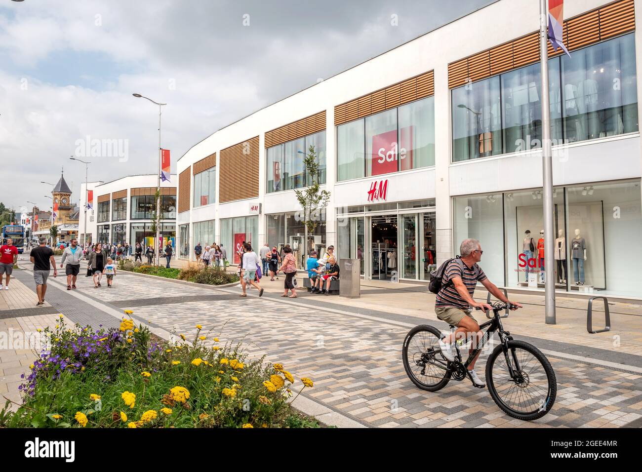 Eastbourne shopping centre hi-res stock photography and images - Alamy