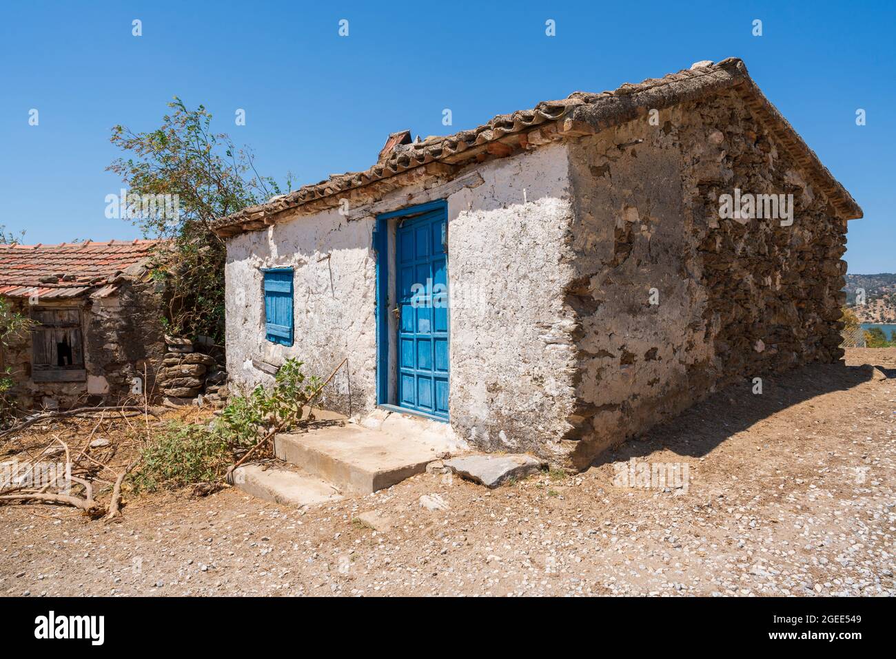 View abandoned ruined house hi-res stock photography and images - Alamy