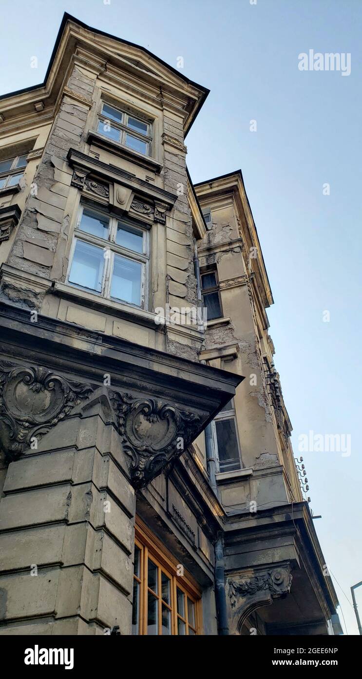 Vertical shot balcony old hi-res stock photography and images - Alamy